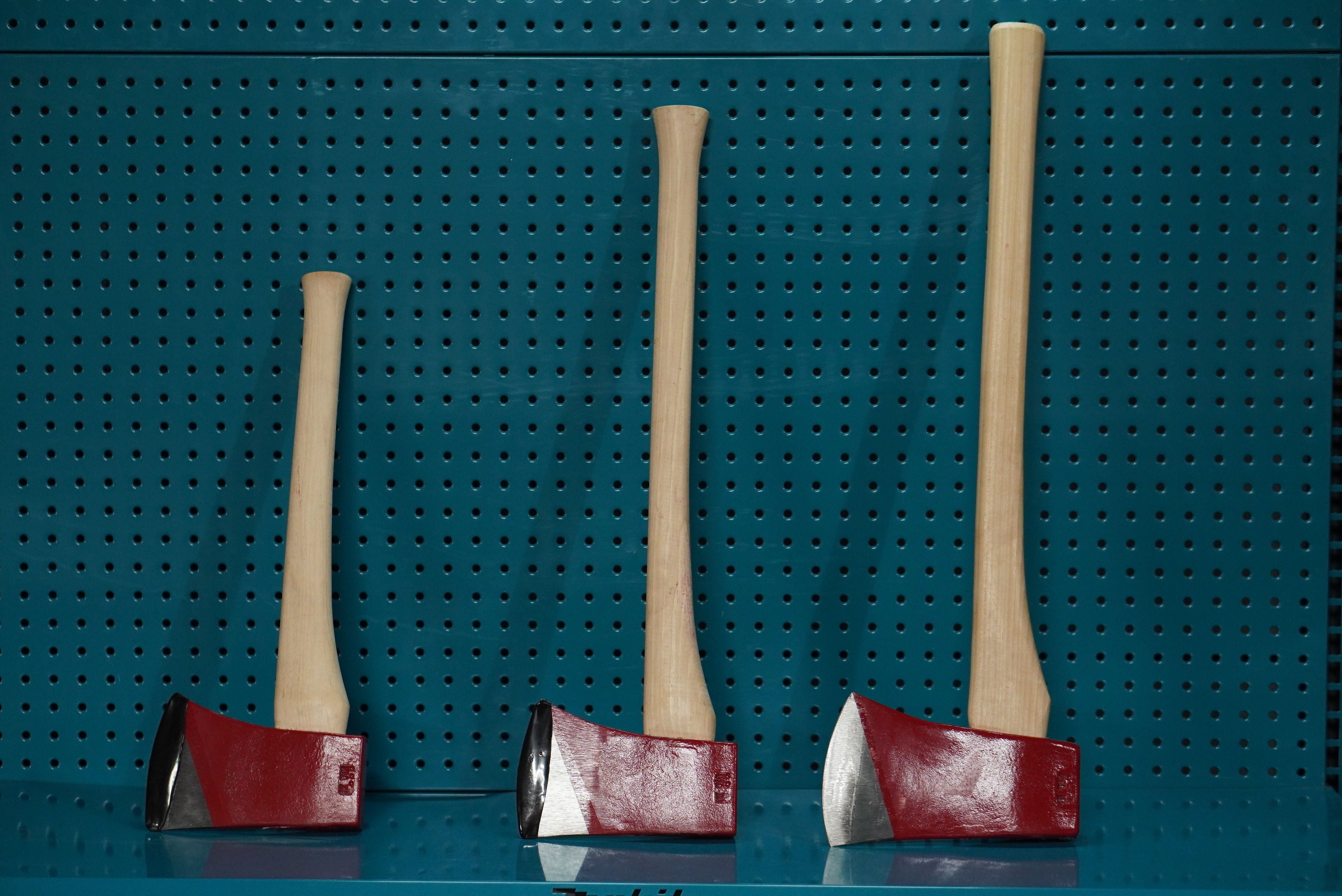 Axe/Hatchet – Hunt's Chainsaw